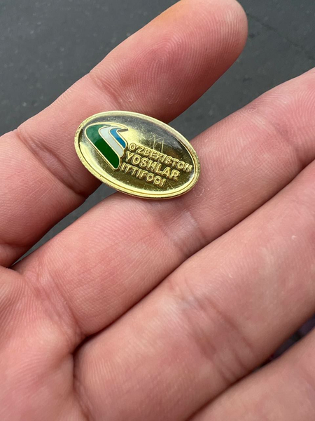 Нагрудные значки, брелки