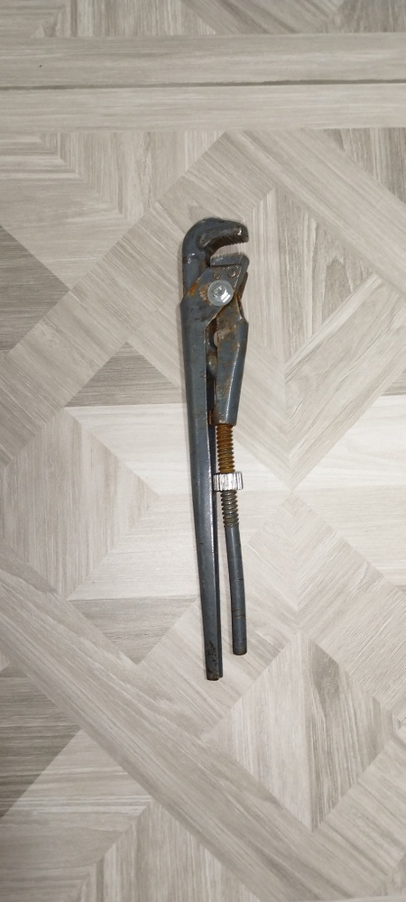 Продаю разводной ключ ,50 тысяч,состояние на фото