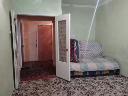 Олмалик шахар Хамид Олимжон 24 22 2хонали 4каватда уй сотилади