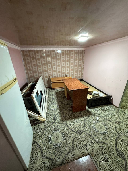 1 хонали уй сотилади 2 этажга жойлашган