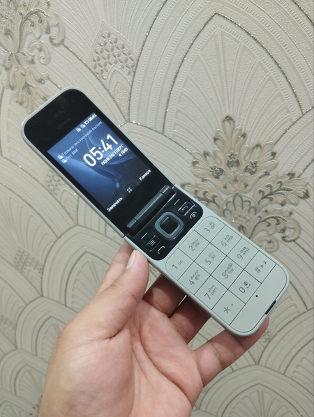 Nokia 2720 Flip 4G Ideal holatda