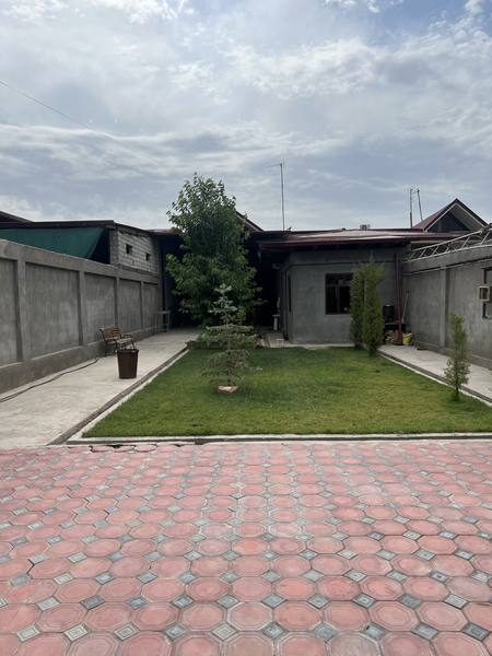 uy sotiladi nazarbek harakatda 500 metr ichkarida