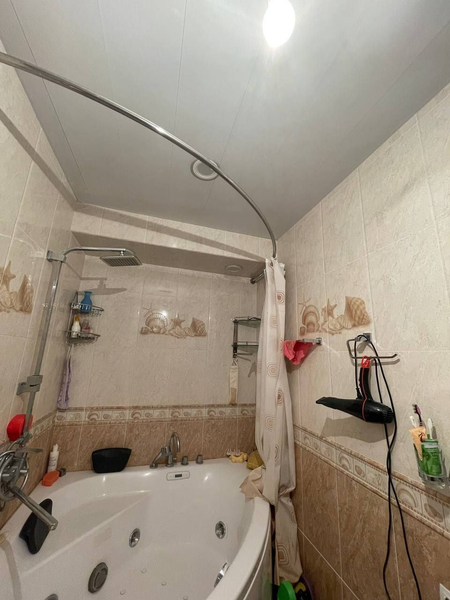 Продается квартира ,Чиланзар -ул Наккошлик дом кирпичный,1й этаж,