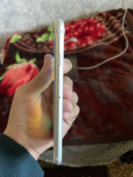 Iphone 8 ideal holatda