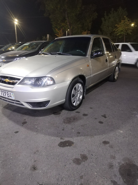 Nexia 2  1.6 lux srochniy sotiladi