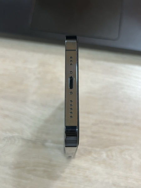 Iphone 12 pro ayfon 12 pro