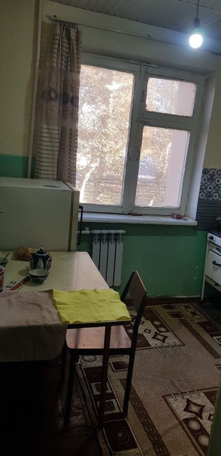 сдаётся 1 ком кв в чирчике 1 мкн 2 этаж рядом школа базар