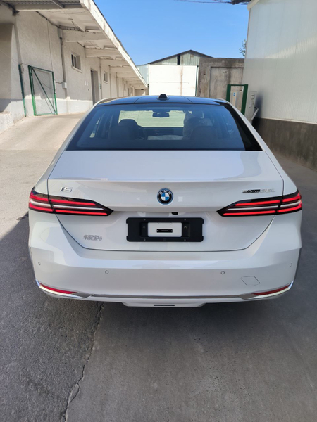 BMW i5 в наличии в китай
