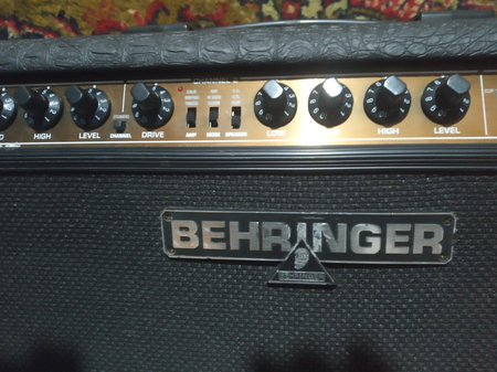 Комбоусилитель behringer gmx 212  140 ватт
