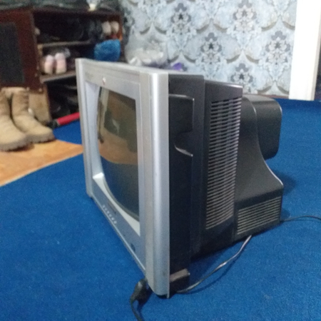 Продаётся телевизор HALRUN