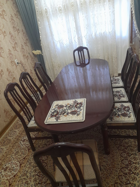 Столь и стулья для 8 персон