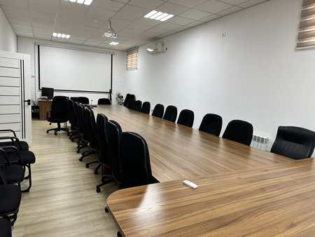 Срочно продается евроздание  в центре