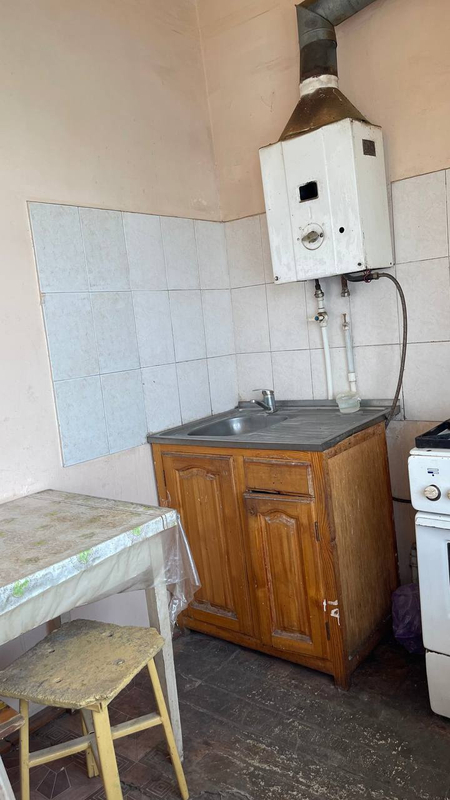 Продается квартира в центре Янгиюля.