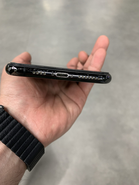 Iphone x s max xolati yaxshi aybi yoq xamnarsasi radnoy ochilmagan