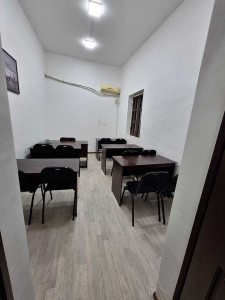 Срочно кабинет 35м² с мебелью