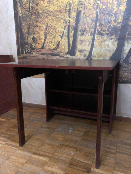 Продам стол книжку