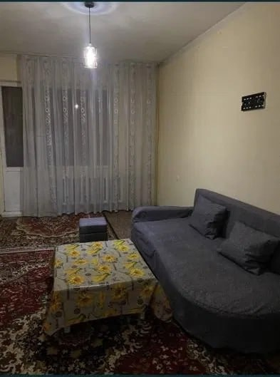 Продается квартира Чиланзар 19 2/1/4 Смежка