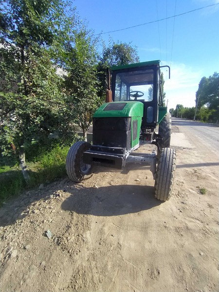 Traktor  sotiladi