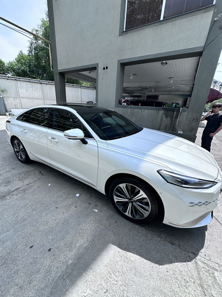 KIA K8 Hibrid  состояние отличное
