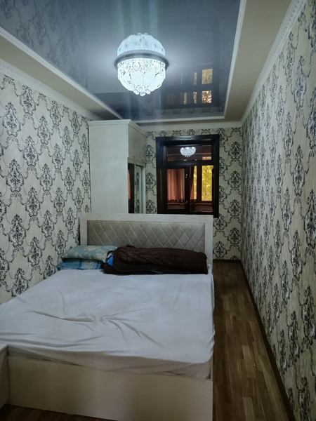 Jasorat 20 dom 7 kv 8 maktab orqa tamoni yangi bozorga yaqin 2 xona