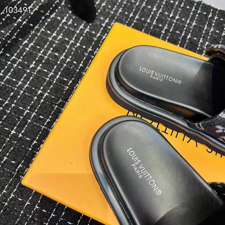 Тапочки Louis Vuitton