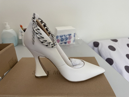 Продаются женские туфли, Steve Madden