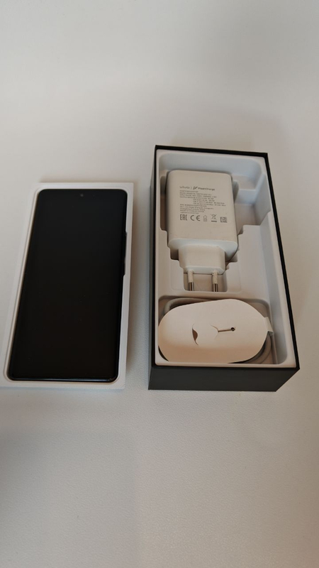 Vivo V30 5G 12/256 состояние новое