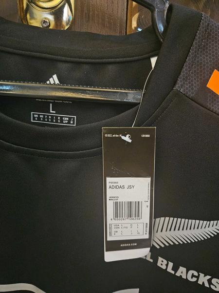 Adidas Futbolka Sotiladi
