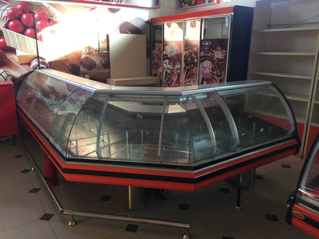 Продается торговые стеллажи и холодильник
