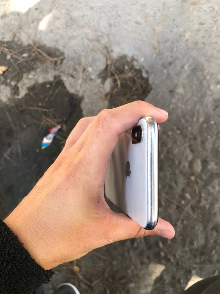 Iphone x holati yaxshi ulgurib qolila bunaqa narxga x yoq