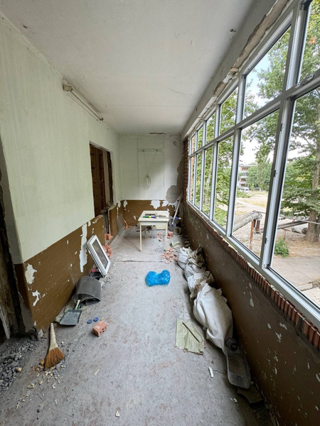 8микрарайоне 3х 3этаж ряадом базар срочно прадаётся