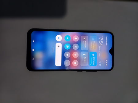 Samsung A21s 3/32 lik pamit ishlashi yaxshi bir aybi yoq