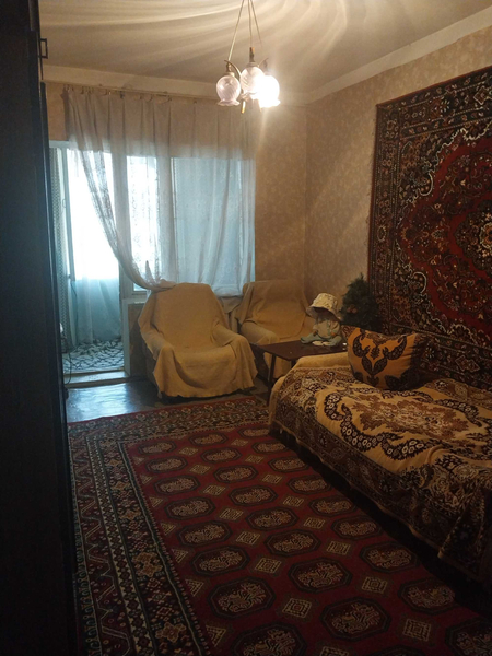 Продаю 2/4/4 - массив Кизил Шарк, школа 281