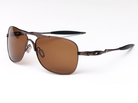 Oakley Crosshair (США) - Классическая форма очков-авиаторов.