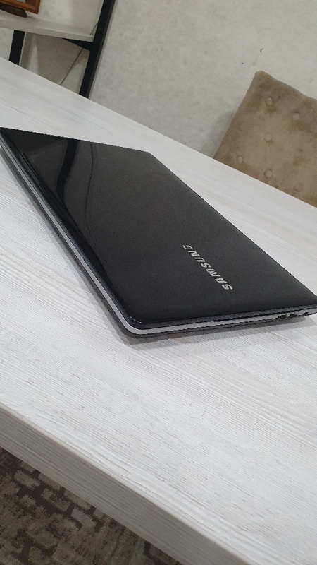 SAMSUNG Noutbuk.