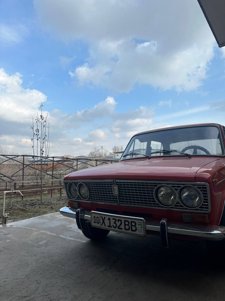Жигули   ваз 2103.    1975 год    бензин