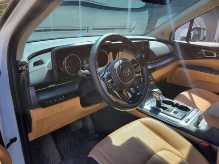 Kia Carnival sotiladi