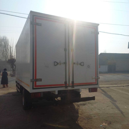 Isuzu sotiladi 2013 5 tonnali, 4ta metan baloni bor