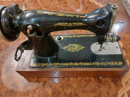 Продам швейную машинку подольскую.