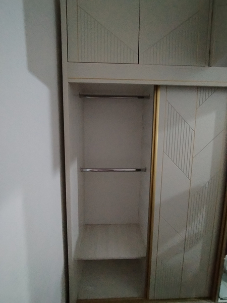 Шкаф почти новый в связи с переездом продам!
