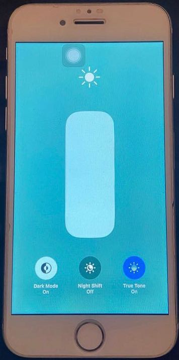 iPhone 8 holati zor 64gb uselinni qoyilgan 100%