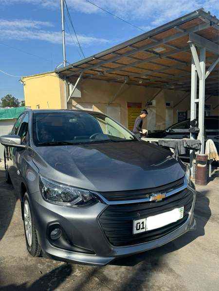 Продаю Chevrolet Onix 2023 год Механика 3 позиция!!! Родная краска