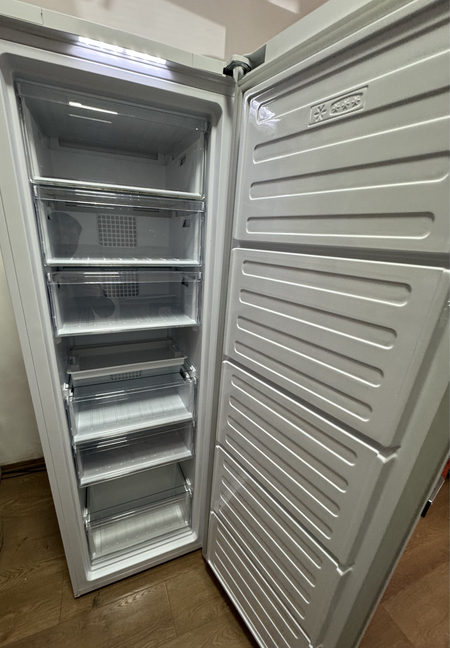 Продается морозилка вертикальная 300л beko (б/у как новая)