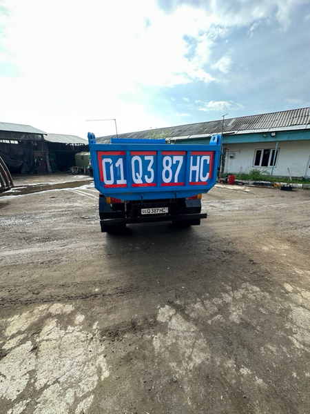 Isuzu Самосвал