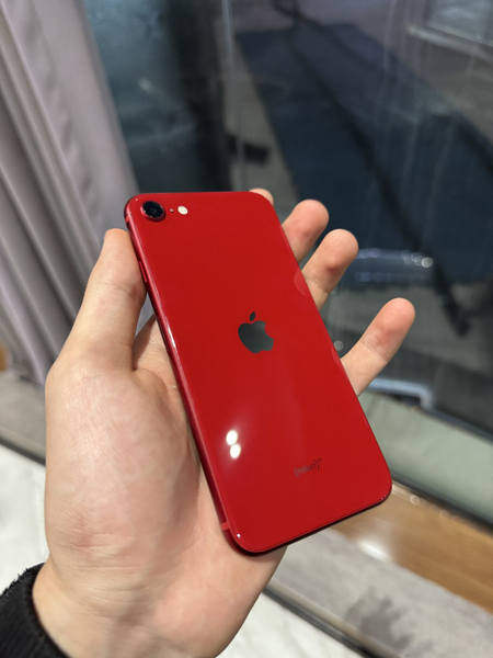 Iphone se3 red yengi 2 kunli tel