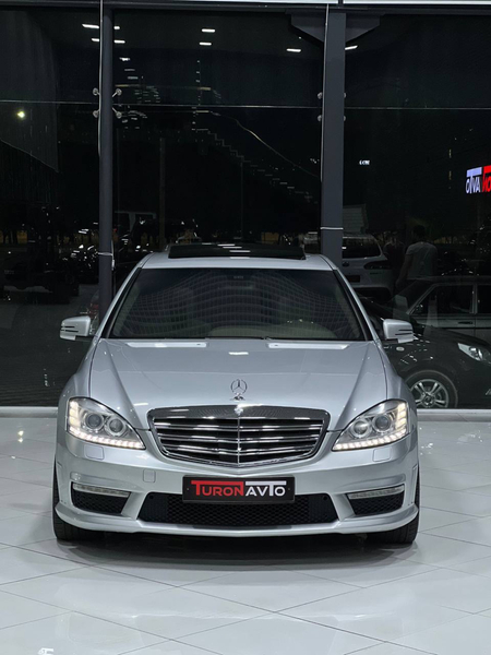 Mercedes Benz W221 S500 R20