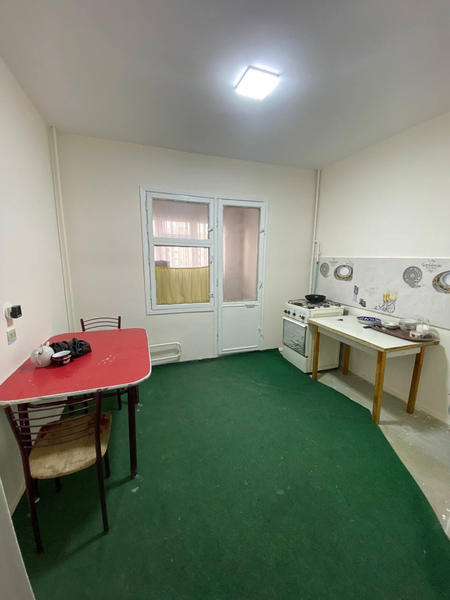 Sergeli 8da srochno 3 honali 85kv metrli kvartira sotiladi