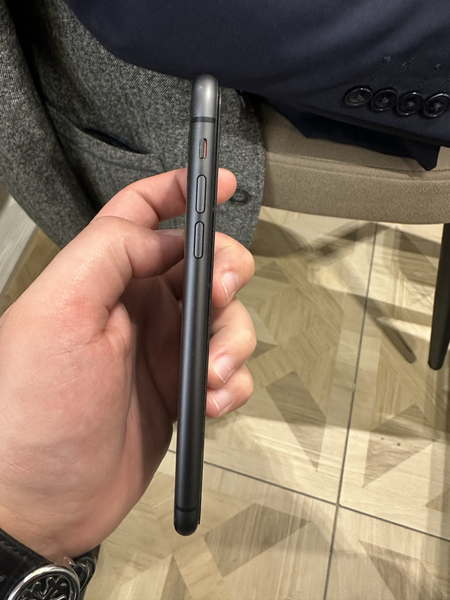 Iphone 11 64gb LLA sotiladi faqat naxd