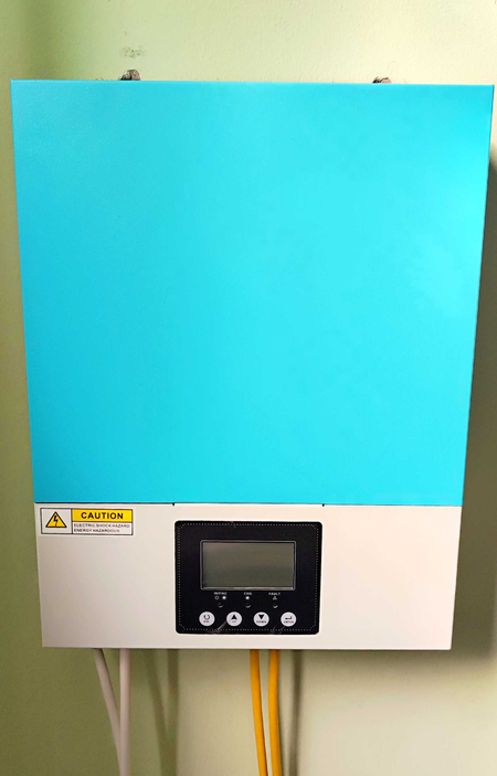 Quyosh panellari uchun invertor 2KW + Akkumulyator 70Ah sotiladi