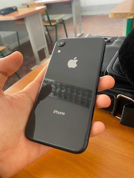 iPhone XR 128 gb 82% face trutone
